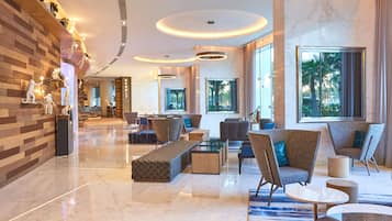 Área de estar no saguão