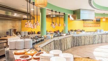 Café da manhã com buffet todos os dias (EUR 18 por pessoa)