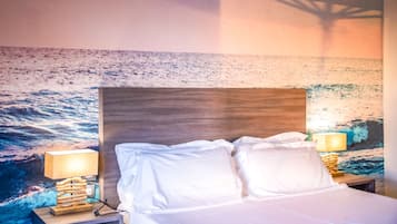 Suíte júnior | 1 quarto, frigobar, cofres nos quartos, individualmente decorados