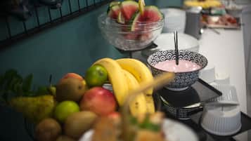 Pequeno-almoço tipo buffet diário (10 EUR por pessoa)