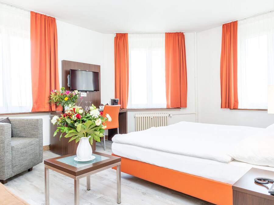 Deluxe Double Room | Cofres nos quartos, escrivaninha, quartos à prova de som