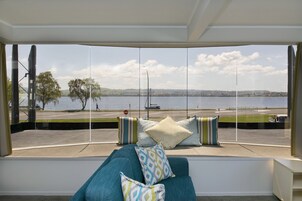 Apartamento Deluxe, 1 quarto, vista para o lago | Vista do quarto