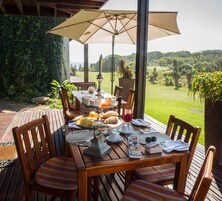 Café da manhã com buffet todos os dias mediante uma taxa