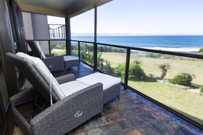 Quarto superluxo | Roupas de cama premium, cofres nos quartos, escrivaninha