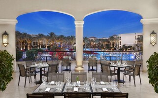 9 restaurantes, pequenos-almoços servidos, cozinha asiática 