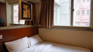 Camas com colchões pillow-top, cofres nos quartos, escrivaninha