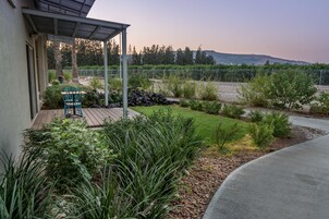 Quarto Deluxe, vista para o jardim | Vista da varanda