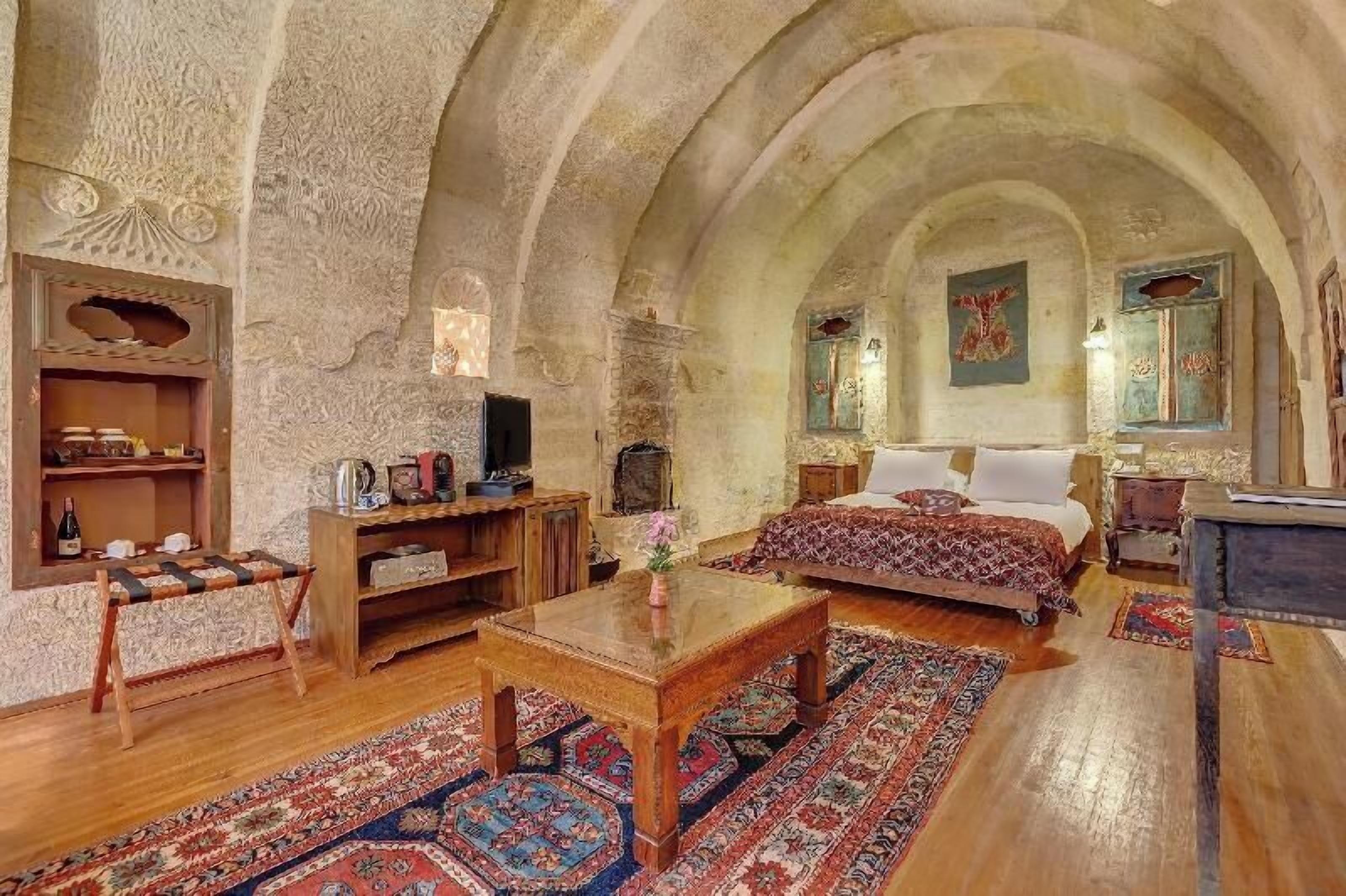 Roupas de cama premium, frigobar, cofres nos quartos