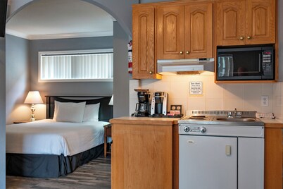 Tiki Shores Inn & Suites