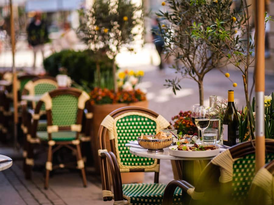 Pequenos-almoços, almoços e jantares servidos