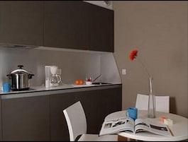 Geladeira, micro-ondas, cooktop, lava-louças