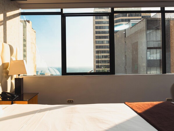 Quarto Duplo Júnior, vista parcial para o oceano | 1 quarto, lençóis de algodão egípcio, roupa de alta qualidade 