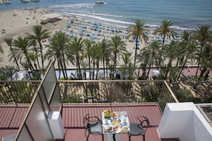 Quarto Duplo Deluxe, terraço, vista para o mar | Roupa de alta qualidade, edredões de penas, minibar, cofre no quarto 