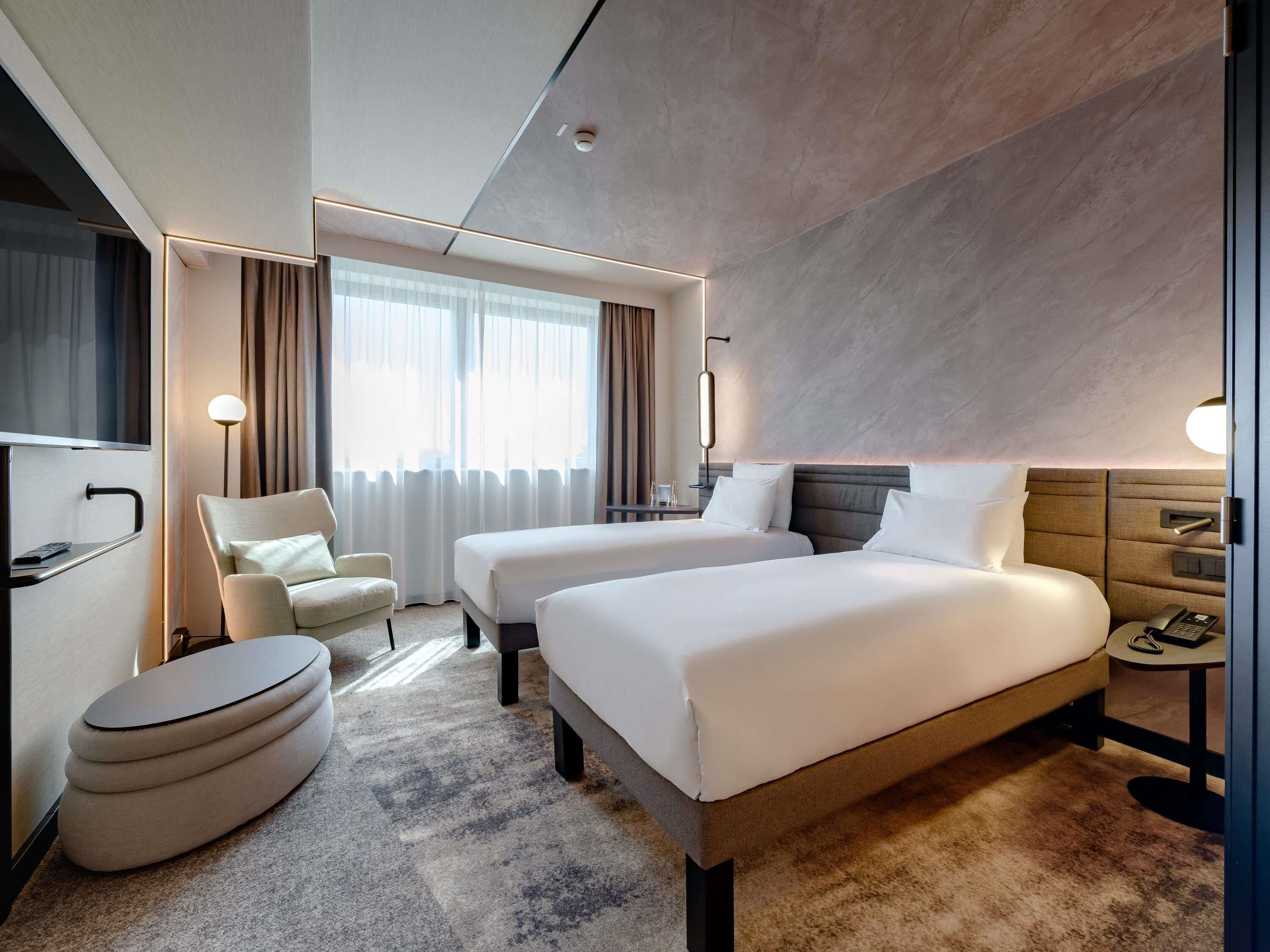 Quarto duplo standard, 2 camas de solteiro | Roupas de cama premium, frigobar (abastecido com itens grátis)