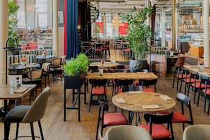 2 restaurantes: opção de café da manhã e jantar