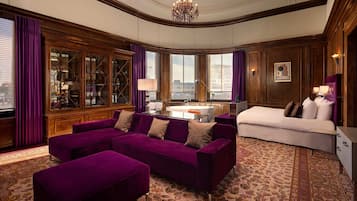 Suite Presidencial, vista para o rio | Cofre no quarto, secretária, cortinas/cortinados opacos