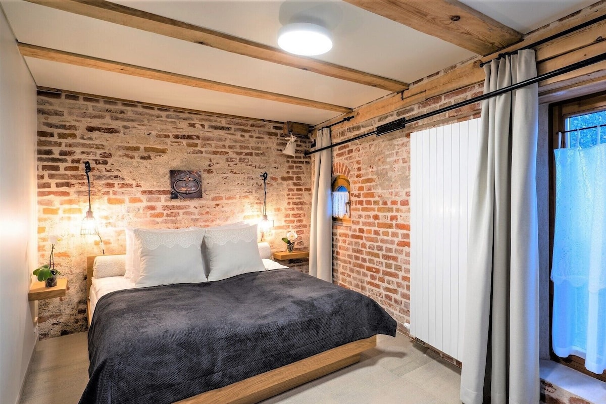 Heritage Double room | Minibar, cofre no quarto, secretária