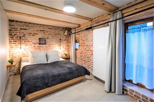 Heritage Double room | Frigobar, cofres nos quartos, escrivaninha