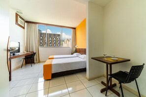 Quarto duplo | Frigobar, escrivaninha, Wi-Fi de cortesia, roupa de cama
