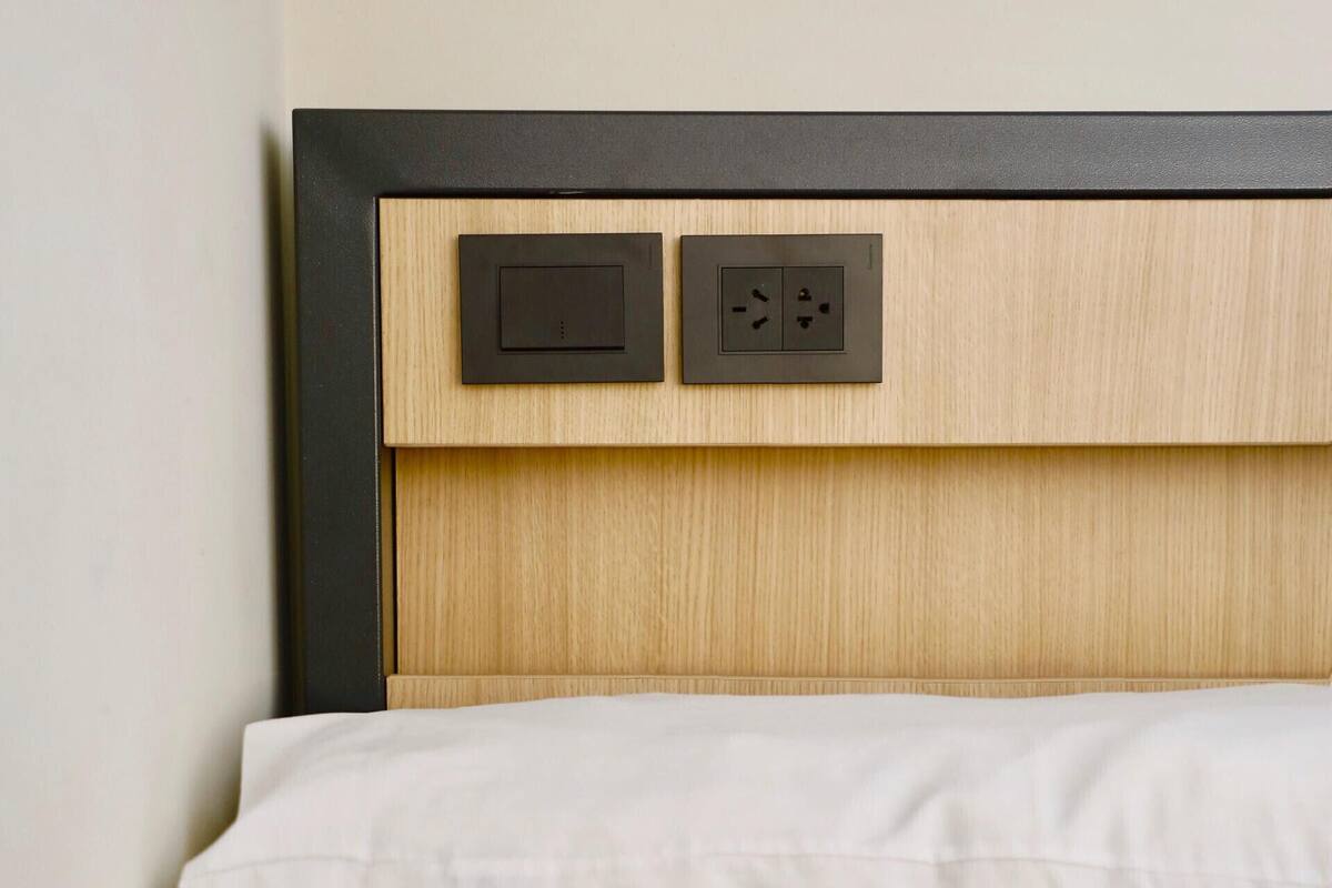 Camas de colchão pillowtop, cortinas/cortinados opacos