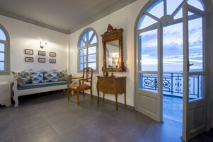 Área de estar no saguão