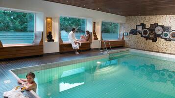 Piscina interior, da(s) 07:00 à(s) 21:00, espreguiçadeiras