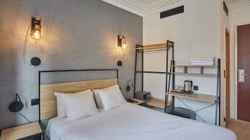Quarto Duplo Económico | Minibar, cofre no quarto, com decoração personalizada, secretária