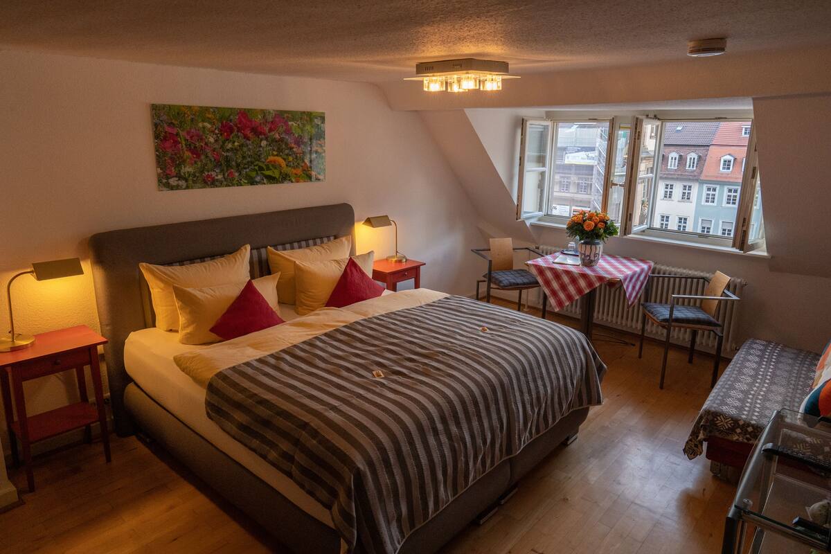 Business Class Doppelzimmer | Roupa hipoalergénica, edredões de penas, minibar, secretária 