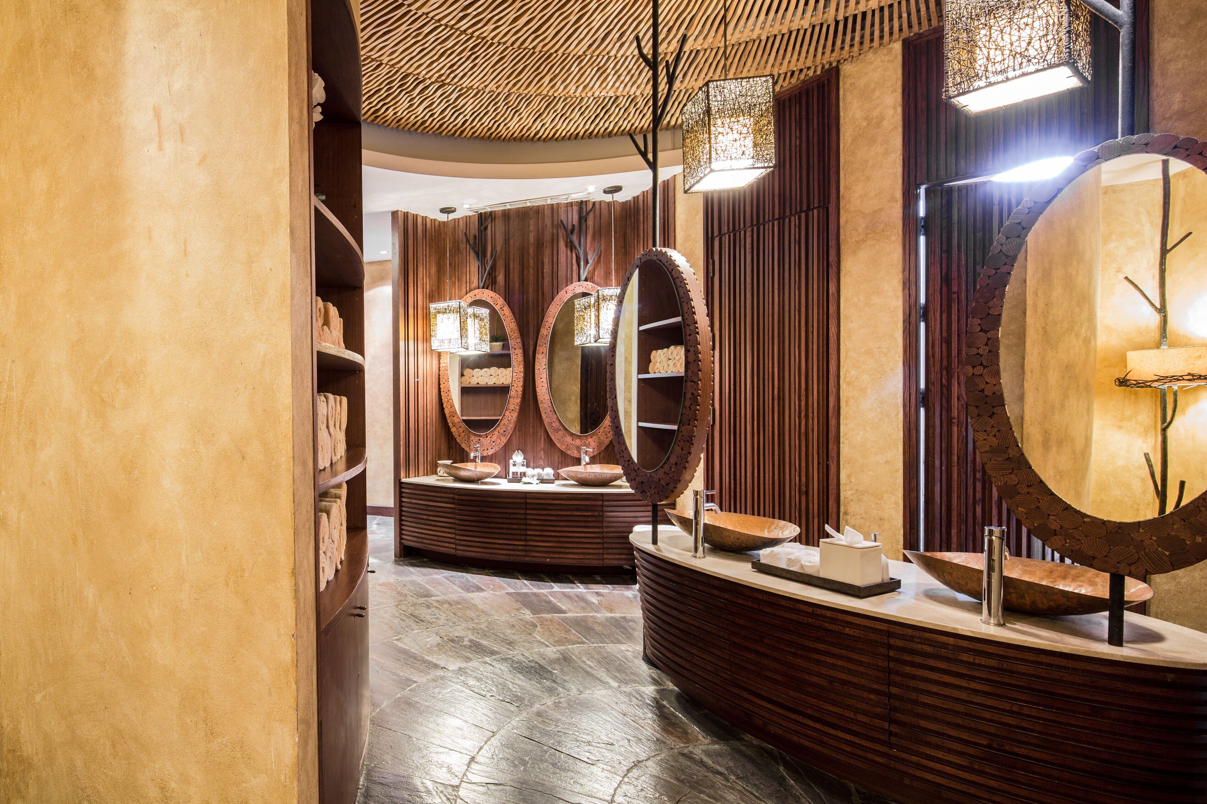 Sauna seca, banheira de hidromassagem, sauna a vapor