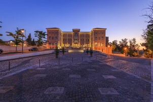 Fachada do alojamento (tarde/noite)