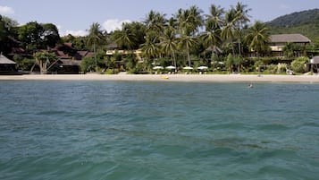 Na praia, caiaque