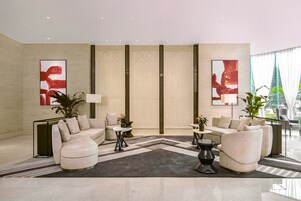 Área de estar no saguão