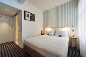 Quarto casal luxo | Escrivaninha, Wi-Fi de cortesia, roupa de cama