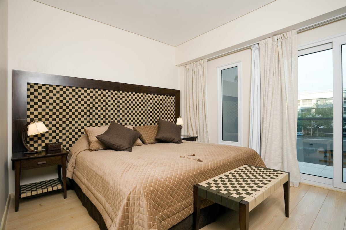 Quarto Superior | Roupa de alta qualidade, camas de colchão pillowtop, cofre no quarto