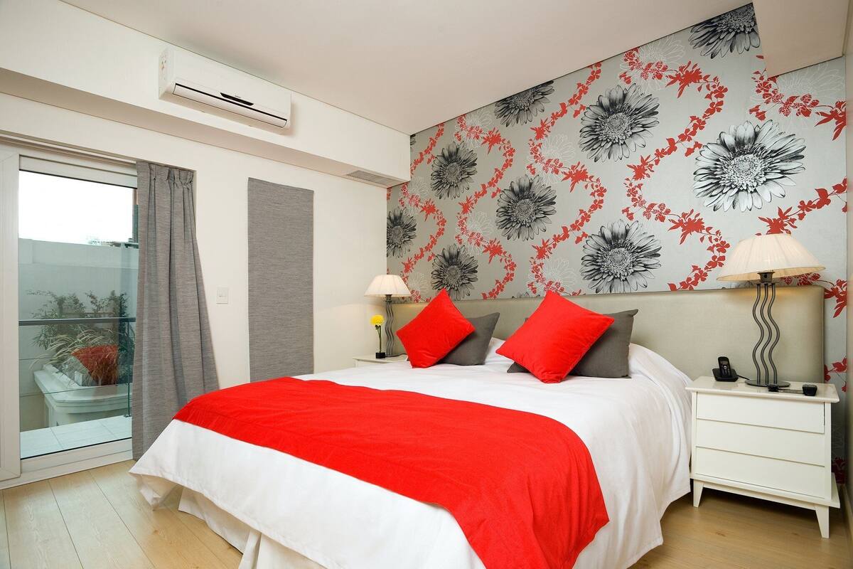 Quarto Deluxe | Roupa de alta qualidade, camas de colchão pillowtop, cofre no quarto