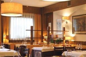 Pequenos-almoços, almoços e jantares servidos 