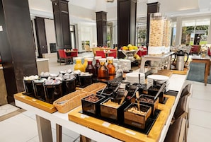 Café da manhã diário mediante uma taxa