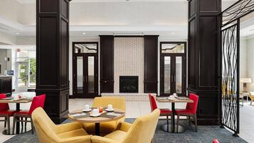 Pequenos-almoços e jantares servidos