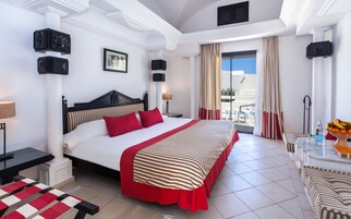 Roupa de alta qualidade, minibar, Wi-fi grátis, roupa de cama fornecida 