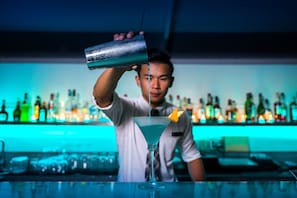 2 bares/lounges, bar ao lado da piscina