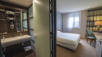 Quarto Duplo Comfort | Minibar, cofre no quarto, secretária, quartos insonorizados