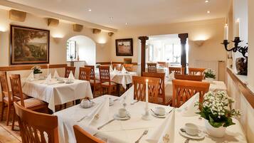 Café da manhã com buffet grátis todos os dias