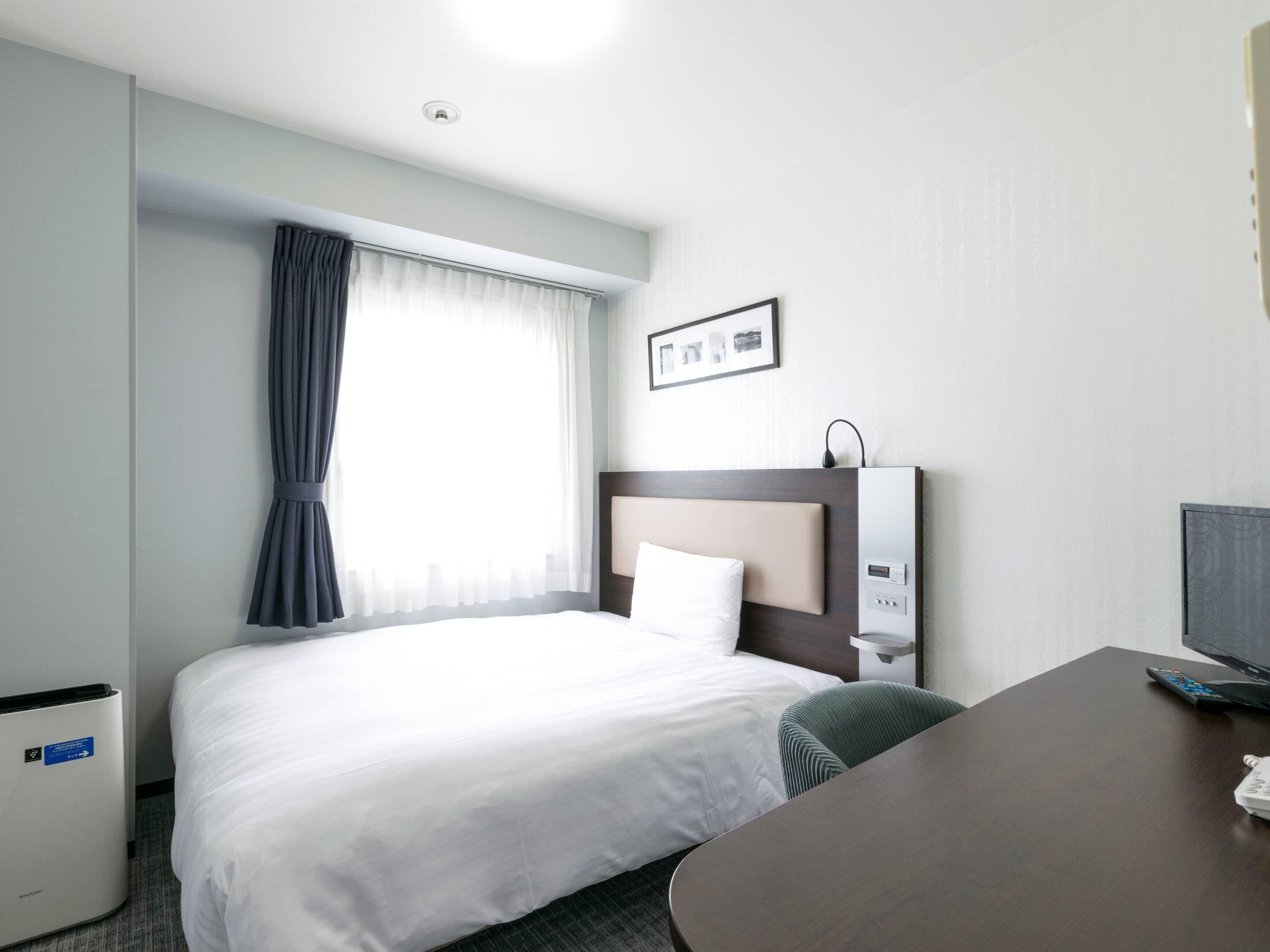 Quarto casal standard, para não fumantes | Roupas de cama de algodão egípcio, escrivaninha, cortinas blackout