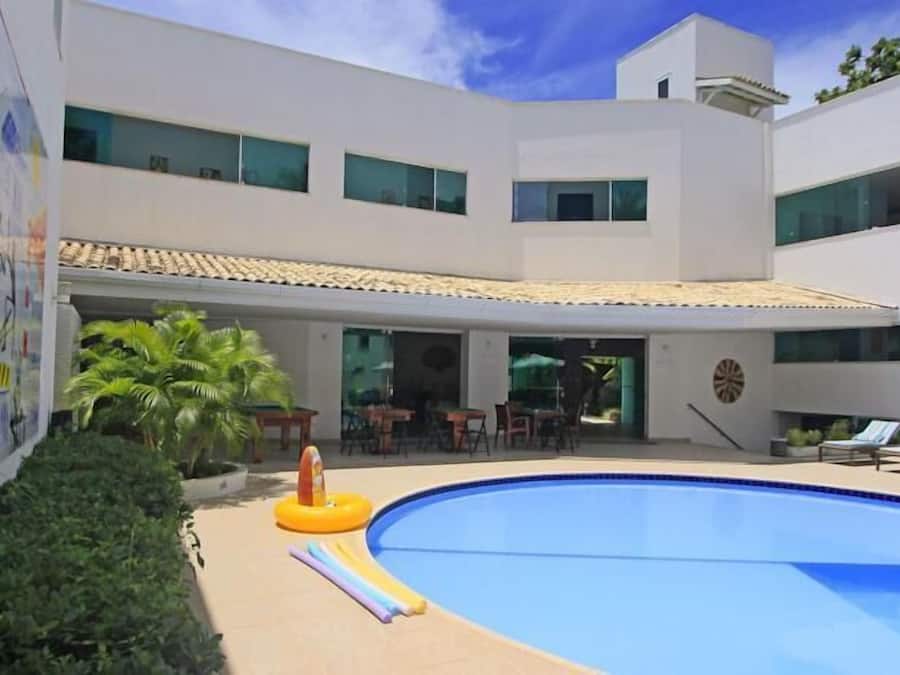 Piscina exterior, espreguiçadeiras