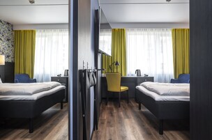 Roupas de cama premium, camas com colchões pillow-top, frigobar