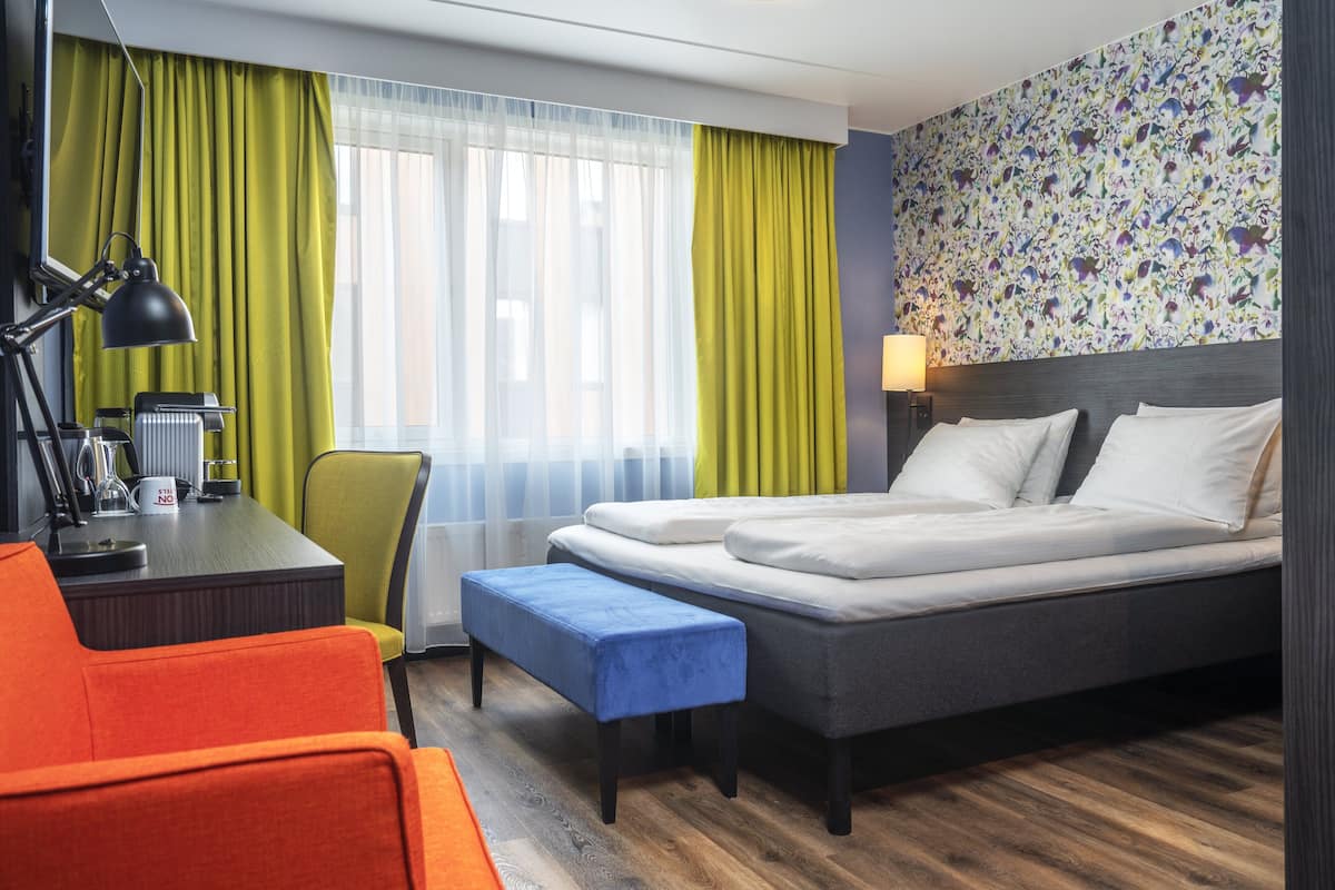Roupa de alta qualidade, camas de colchão pillowtop, minibar 