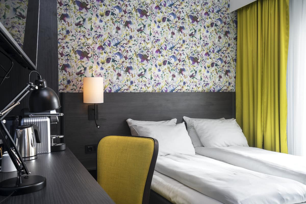 Roupa de alta qualidade, camas de colchão pillowtop, minibar 