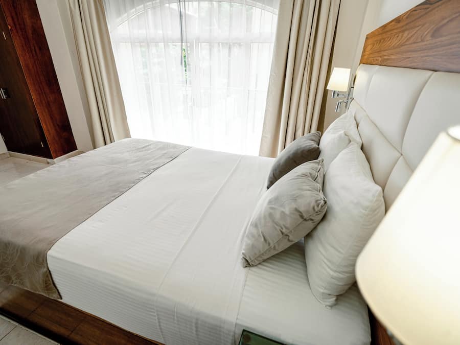 Quarto Duplo Júnior, 2 camas de casal, Vista para a cidade, na torre | Roupa de alta qualidade, camas de colchão pillowtop