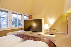 Minibar, cofre no quarto, com decoração personalizada 