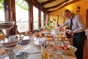 Pequeno-almoço tipo buffet diário (11.90 EUR por pessoa) 